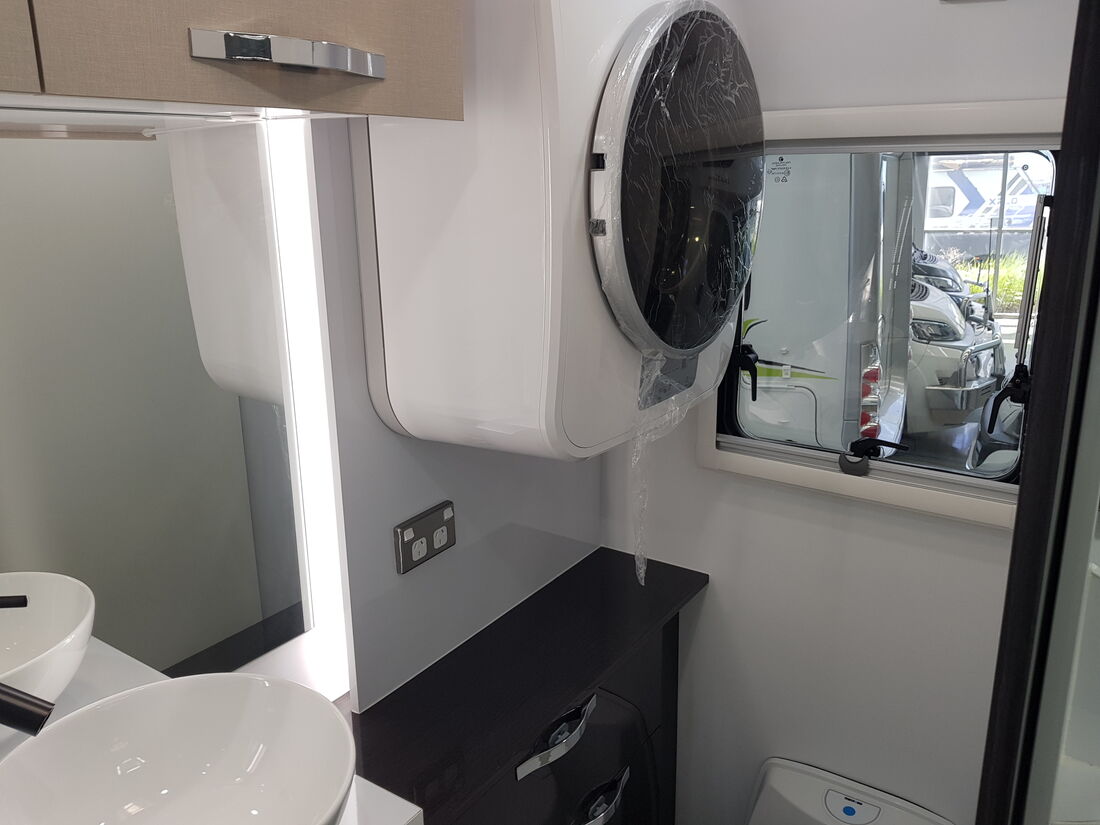 Avan Ovation M10 B-Class | Avan Super Centre