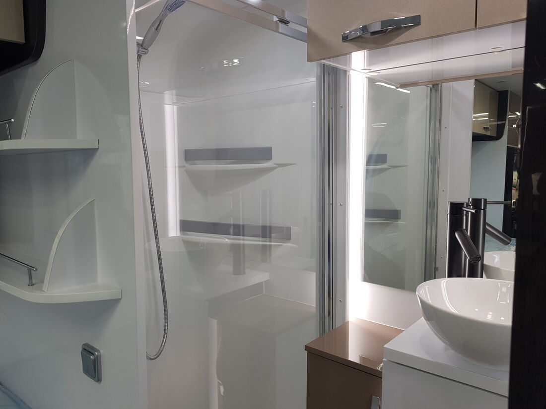 Avan Ovation M10 B-Class | Avan Super Centre